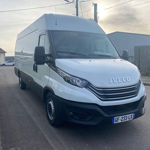 IVECO DOUBLE CABINE 7 PLACES 12m3 | ARS Location materiel tp et ...